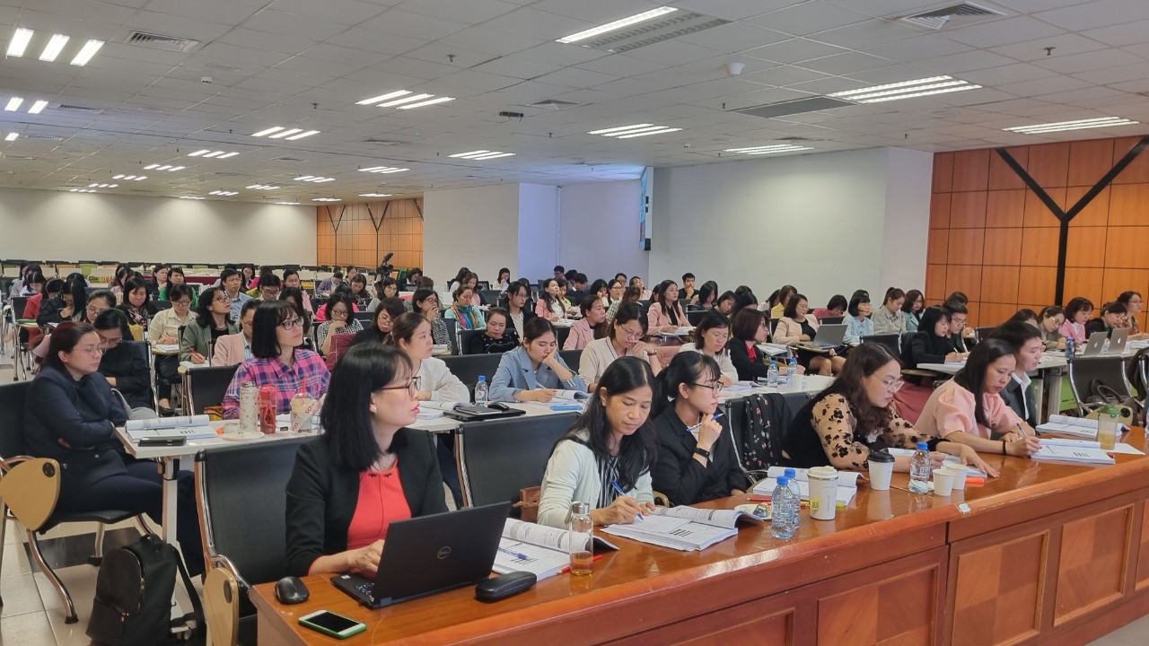 GIẢNG VIÊN KHOA KTKT GIẢNG DẠY KHÓA ĐÀO TẠO IFRS DÀNH CHO GIẢNG VIÊN ...